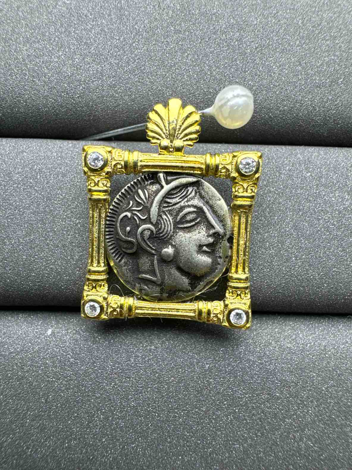 5125 Black Conch Pendant – Wave Crystal Jewelry